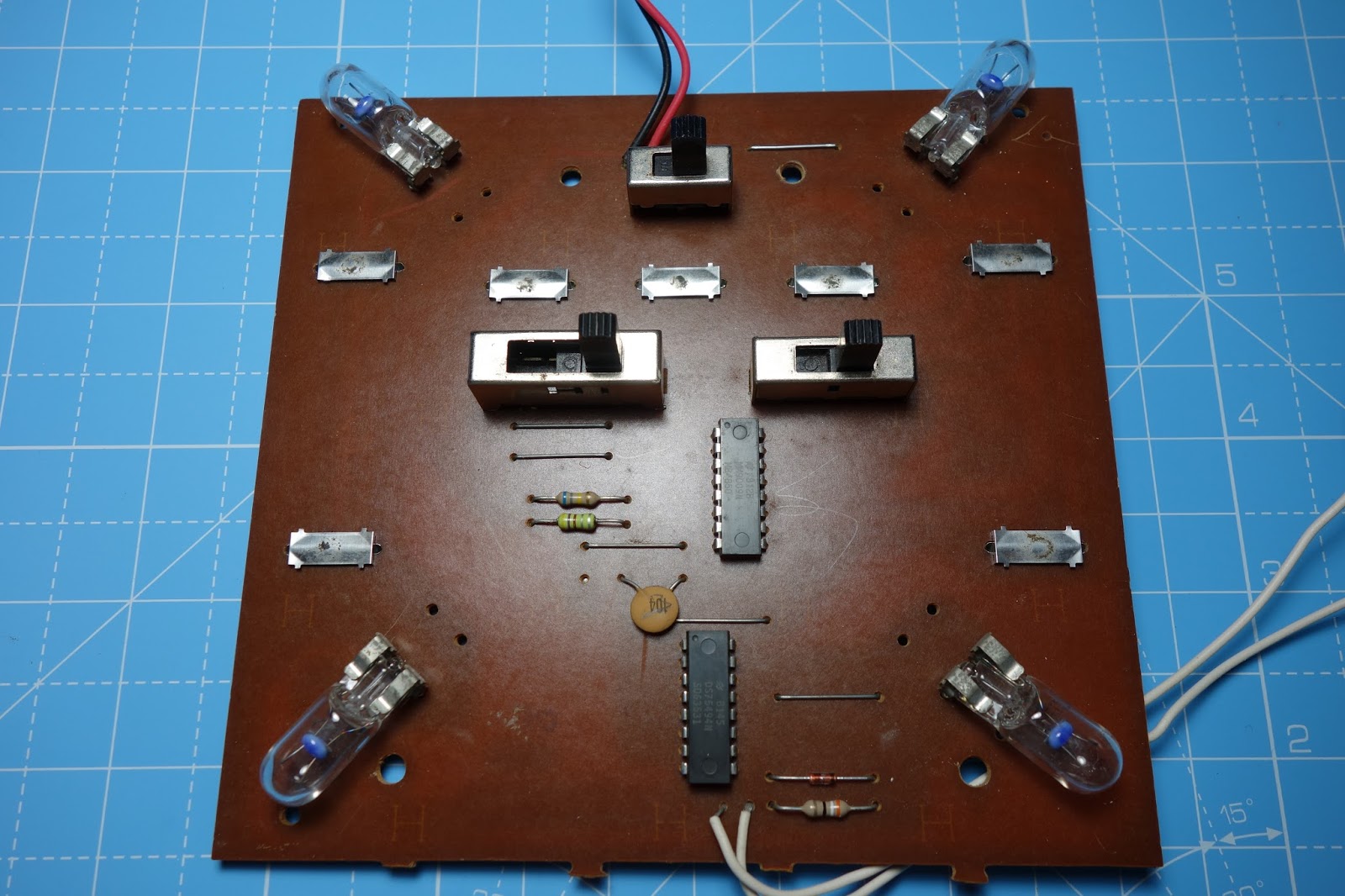 Mr Tom's World: Micro Simon