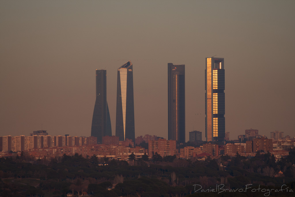 Superluna llena azul de Sangre y las 4 torres