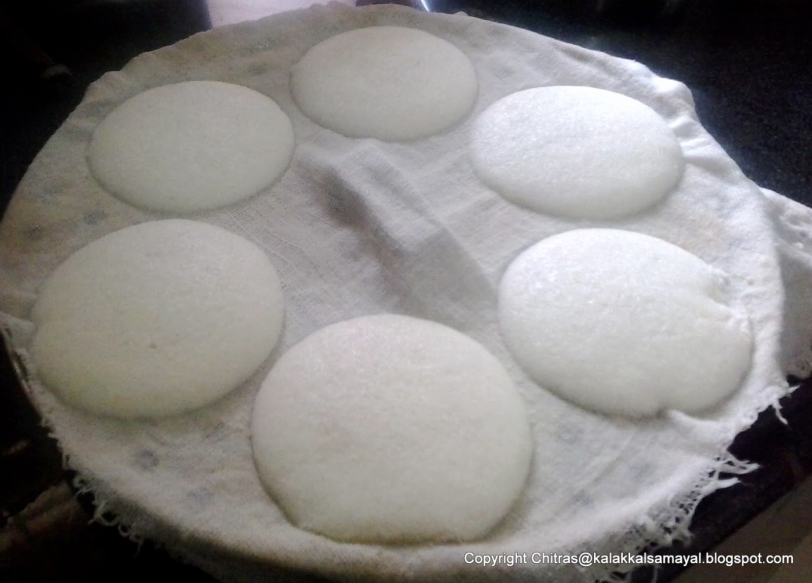 kalakkalsamayal: Making Idly