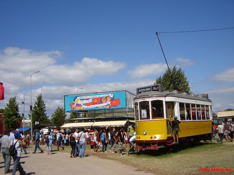 Os Caminhos de Ferro: O eléctrico 738