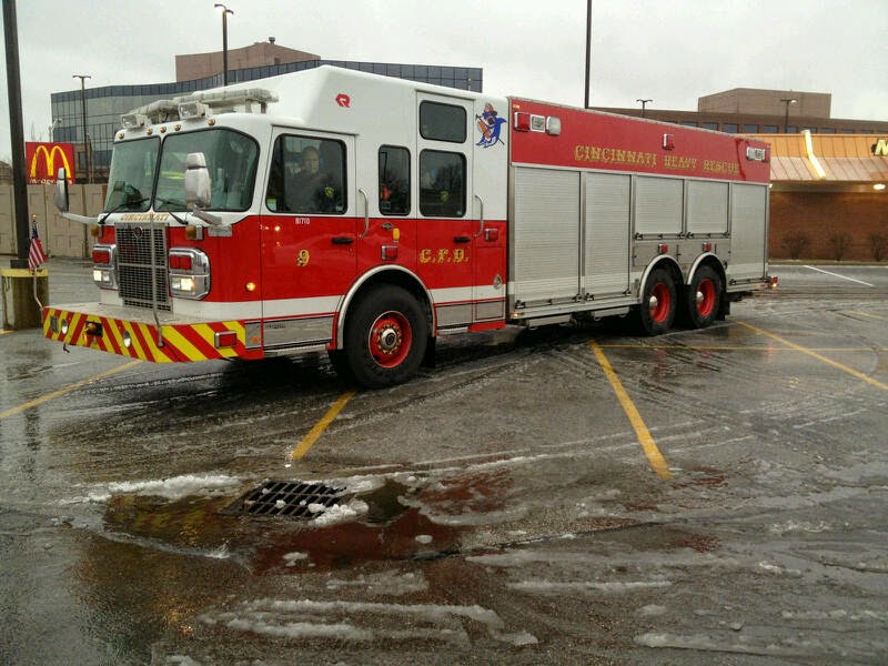 Street Smart Firefighter: Cincinnati Heavy Rescue 9 Compartments