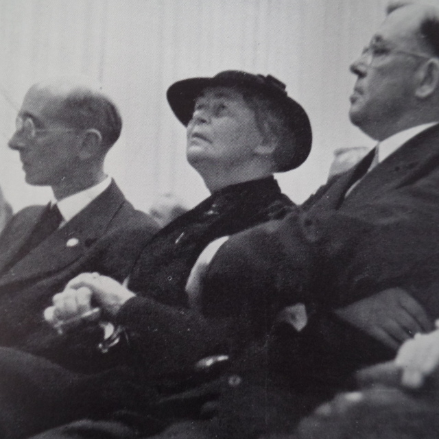 Augsburger Skandal-Zeitung: Affenschande? Affentheater? Affenliebe ...