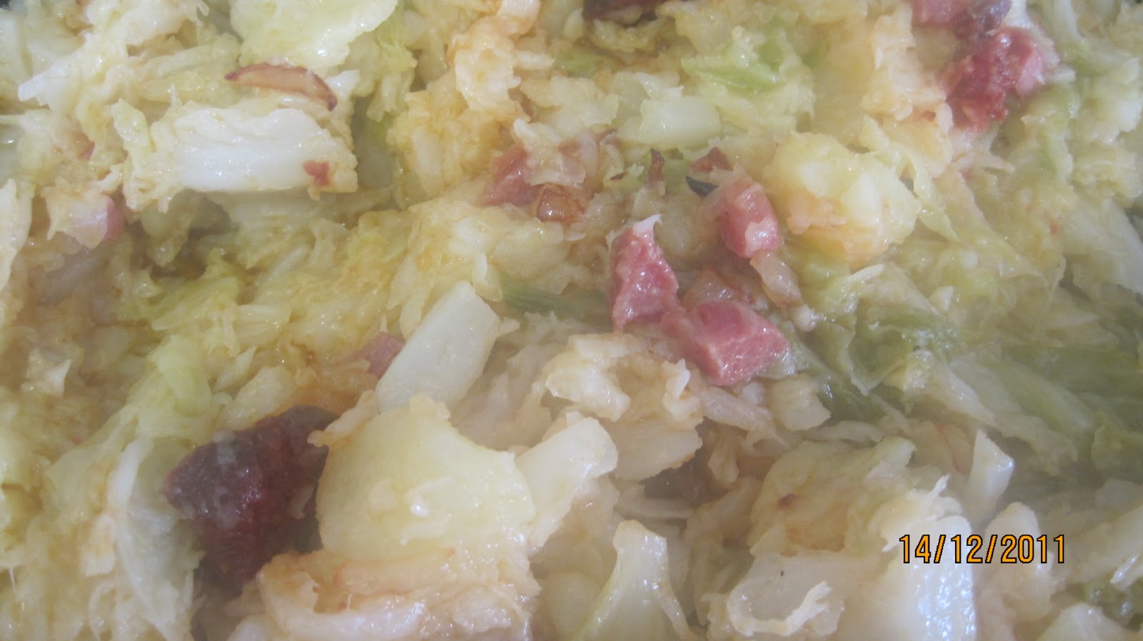 Recetas de cocina casera: REPOLLO REHOGADO CON JAMÒN Y CHORIZO