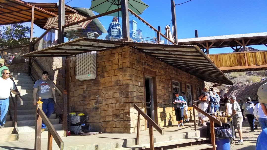 Dave'n'Kathy's Vagabond Blog: The Desert Bar: If You Build It They Will ...