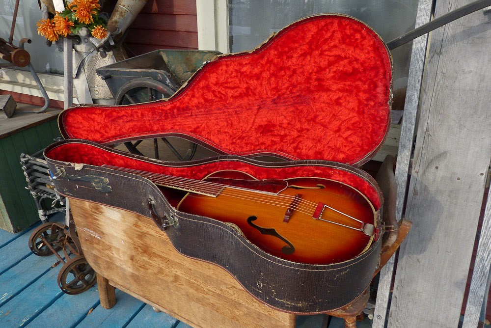1941 Kay-made Silvertone Crest Archtop Guitar