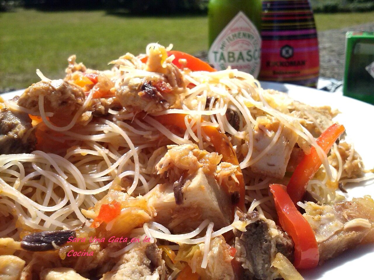 Una gata en la cocina: Fideos chinos con bonito.