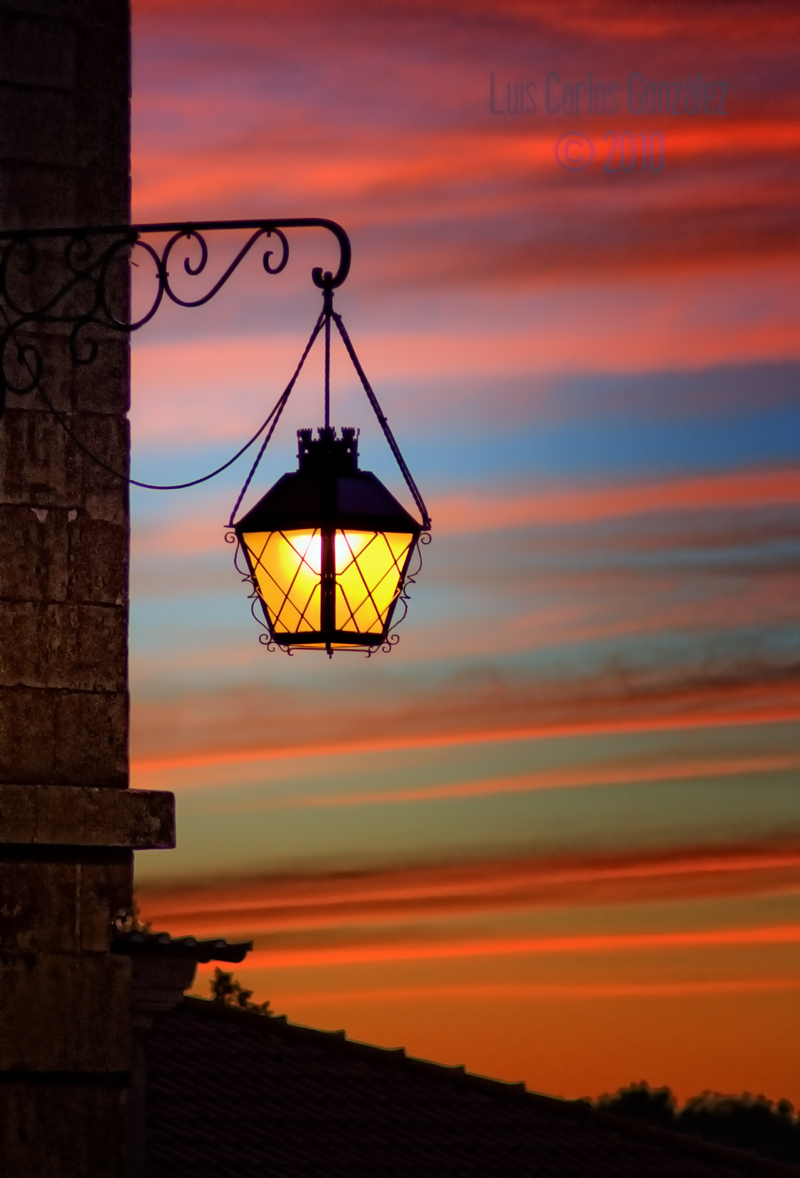LA CARABA EN BICICLETA...: FAROLES, FAROLILLOS Y DEMÁS LUMINARIAS...