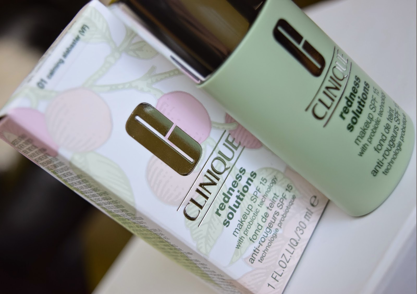 Confession of a beautyholic...: Clinique Redness Solution make up SPF ...