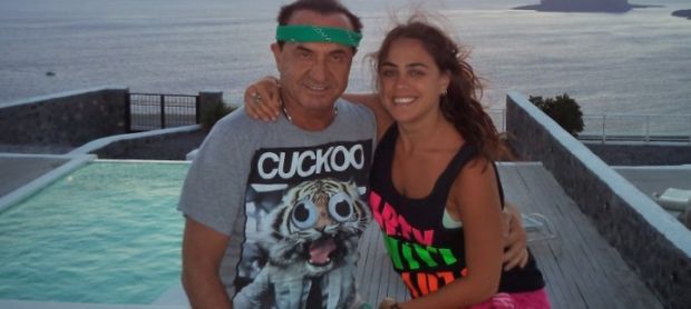 ThessBomb: Η ΚΟΡΗ ΤΟΥ ΛΕΥΤΕΡΗ ΠΑΝΤΑΖΗ ΚΑΝΕΙ... ΚΑΦΕΔΕΣ ΚΑΙ ΤΟΣΤ!