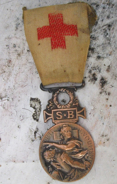 médaille CROIX ROUGE société française de secours aux bléssés ...
