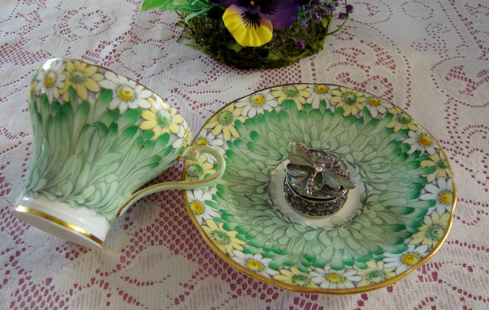 Martha's Favorites: WELCOMING SPRING WITH TEA CUPS!