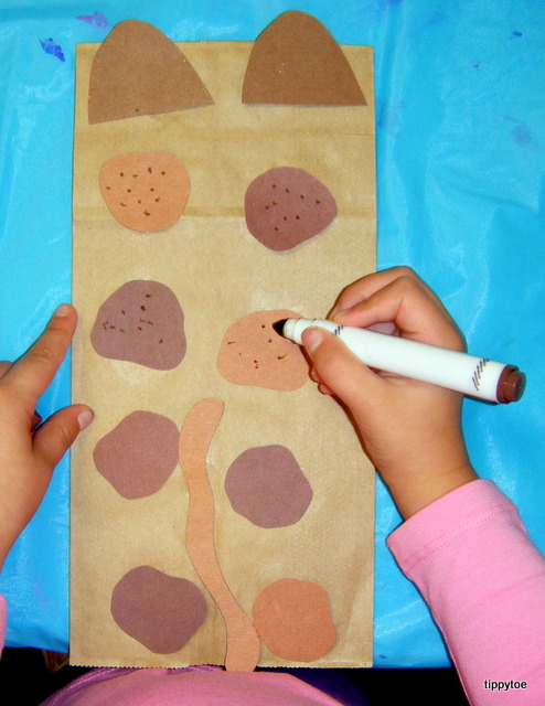 Tippytoe Crafts: Jaguar Puppets