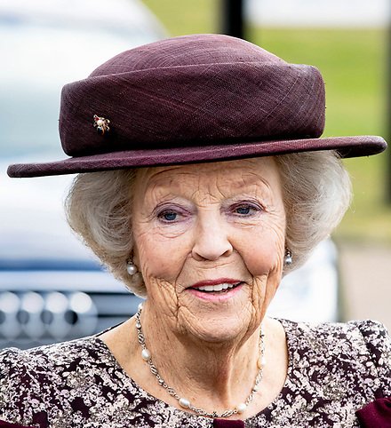 Princess Beatrix visited the exhibition of artist Adriaan 'Ad' Dekkers ...