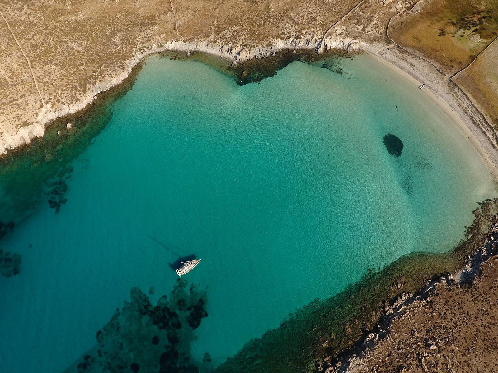 P'acá y p'allá: Rinìa, paradiso part time.