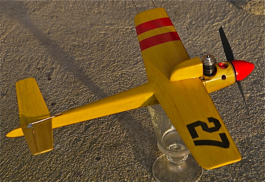 Free Flight -Vintage model airplane- cars-model retro avion et voiture ...