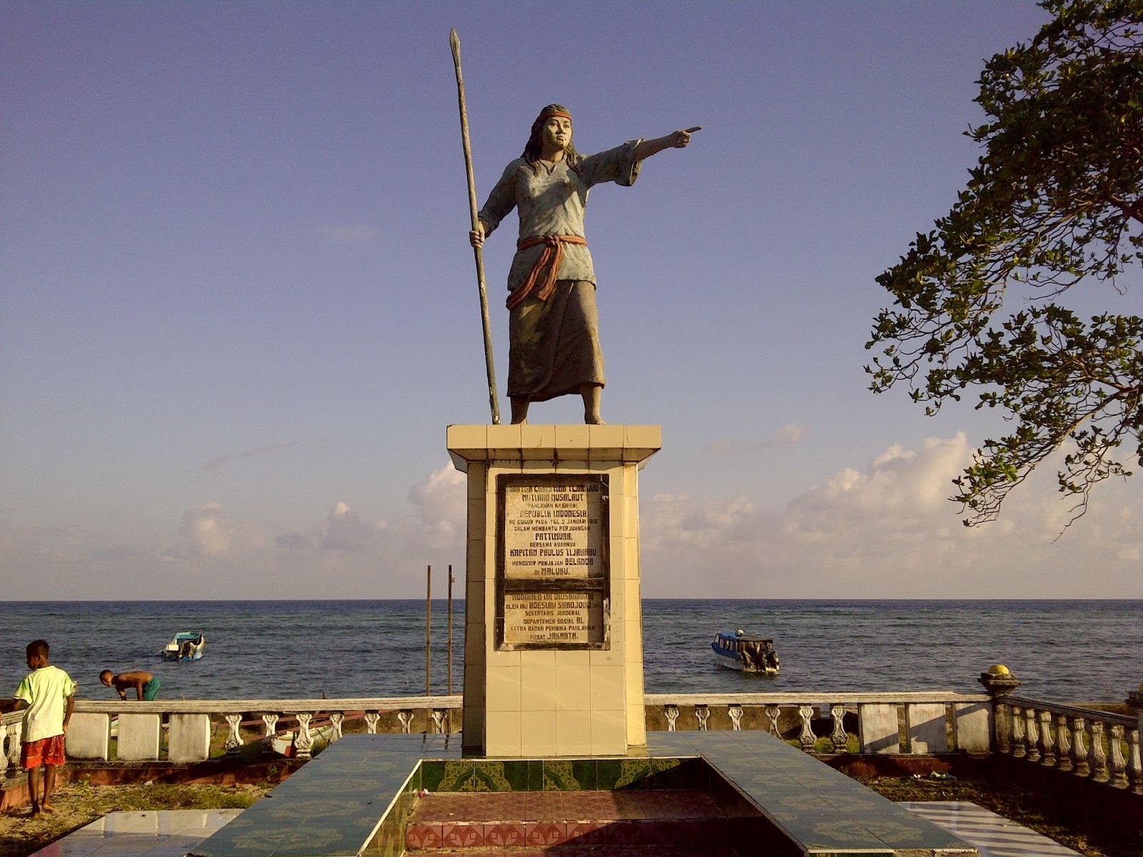 Kecamatan Nusalaut: Pariwisata