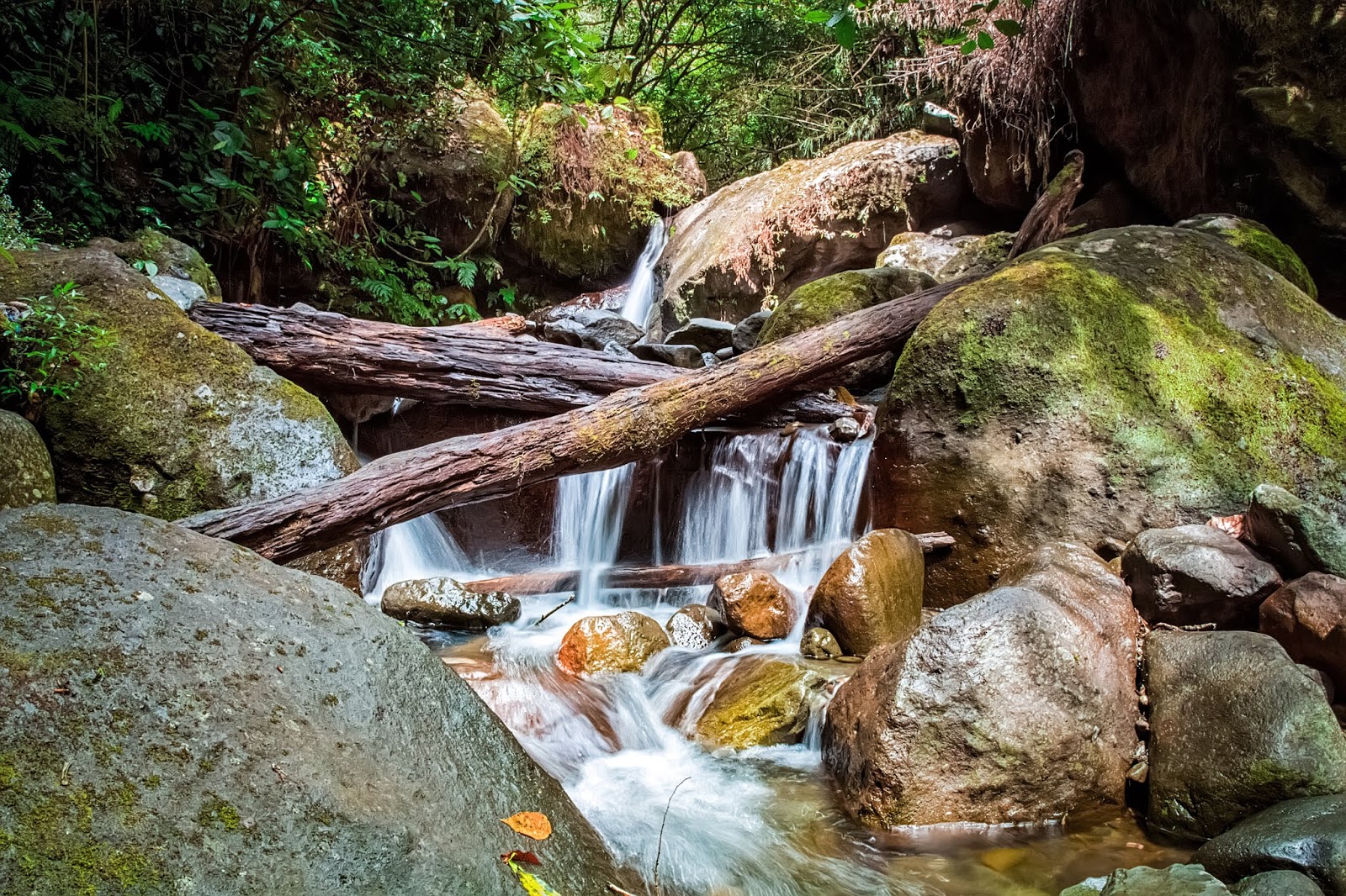 Air Terjun Dolo Kediri Jawa Timur - SEPASANGCARRIER