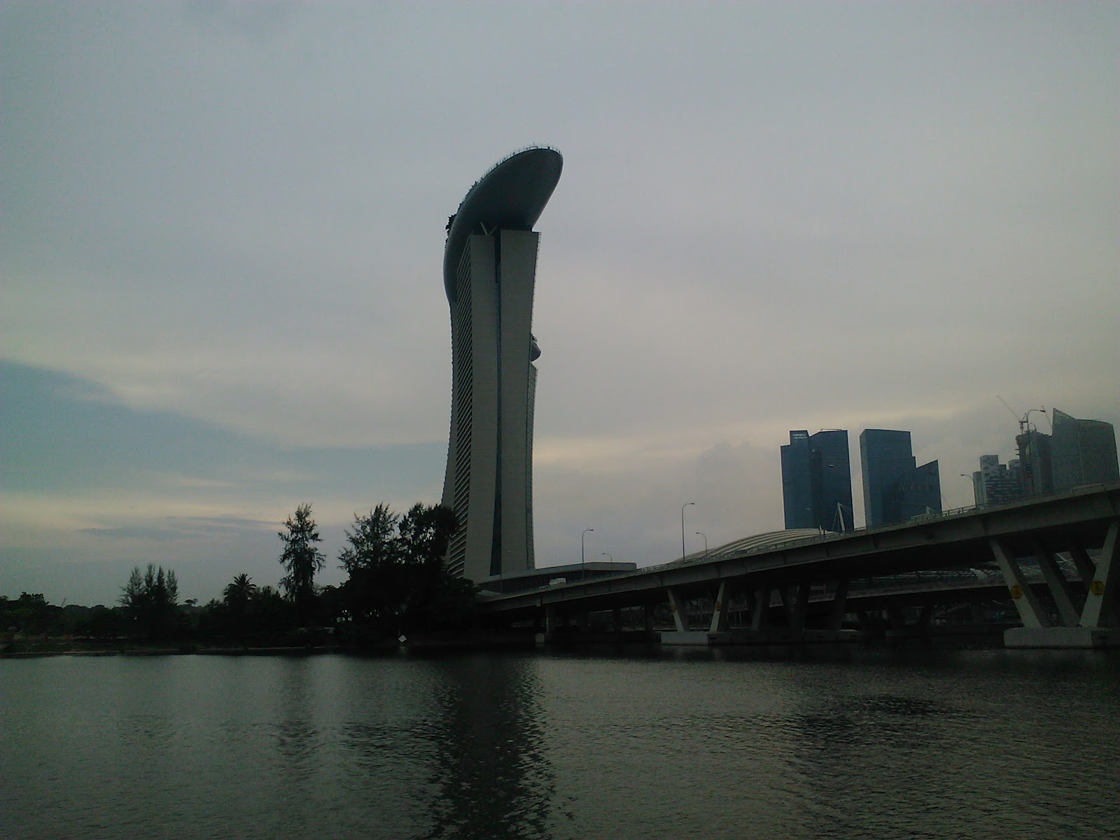 Frenzeelo: The F1 Pit Building