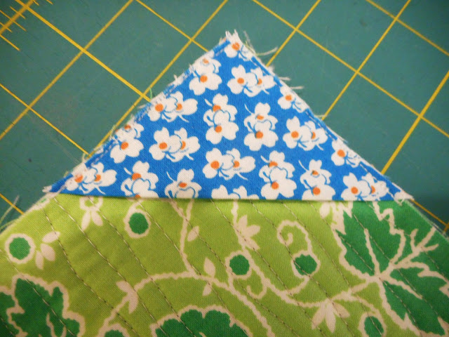 Pinkadot Quilts: Corner Triangle Tutorial