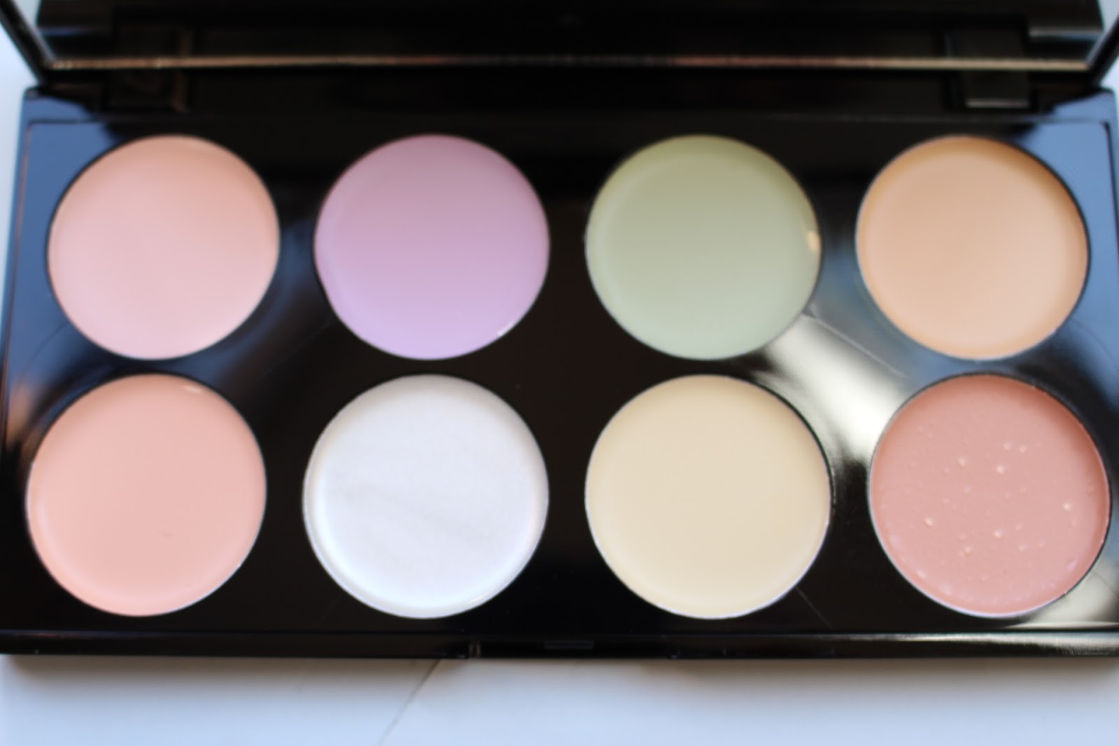 MakeUp Revolution: Aplicacion de bases correctoras