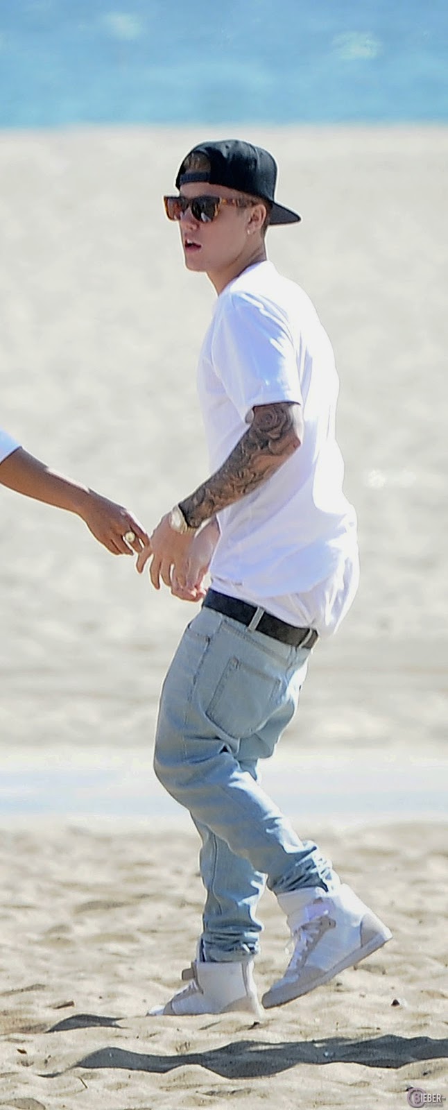 Celeb Saggers: More Justin Bieber Sagging!