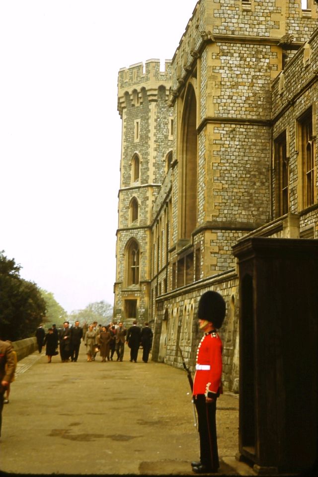 36 Color Photos That Capture Street Scenes of London in 1950 ~ Vintage ...