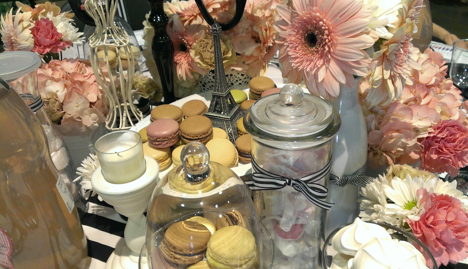 Aux Belles Choses: French Macarons Table Décor