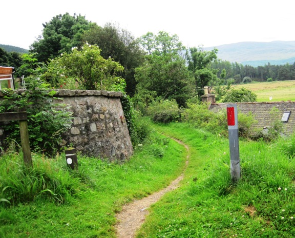 Deesidewalks.com: The Seven Bridges Trail