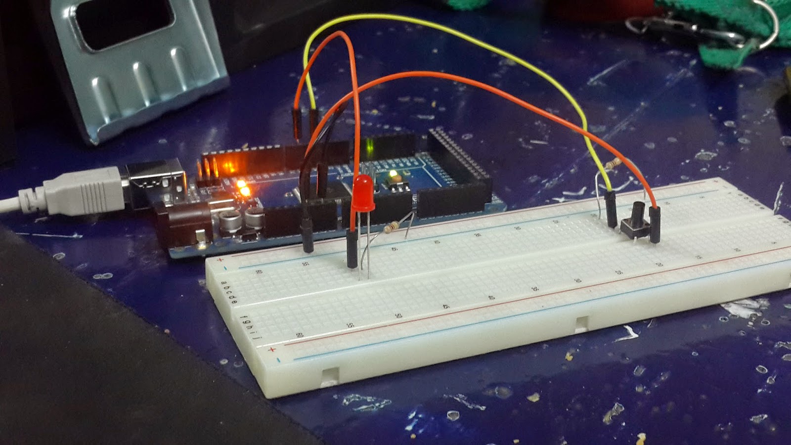 Curso Arduino Mega: Botón enciende LED
