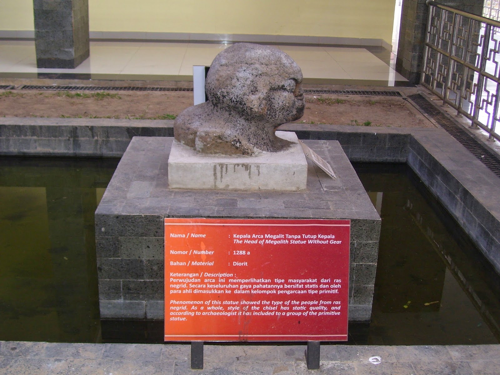 MUSEUM NEGERI SUMATERA SELATAN: Taman Megalith