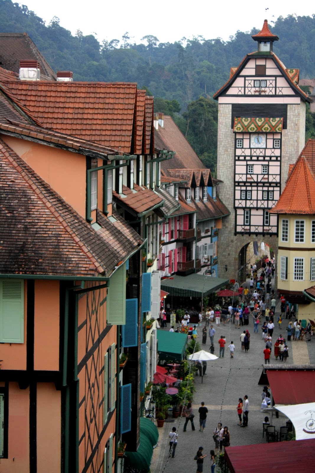 看人生 . 看世界: Stay in Bukit Tinggi Colmar Tropicale 法国村