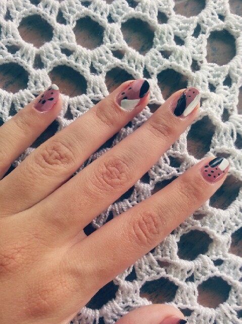 La Femme Eye: Rosy Messy Nails