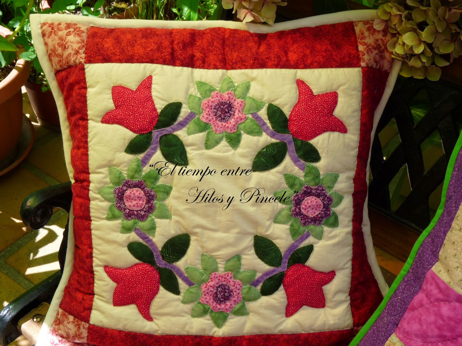 EL TIEMPO ENTRE HILOS Y PINCELES: COJINES DE PATCHWORK.