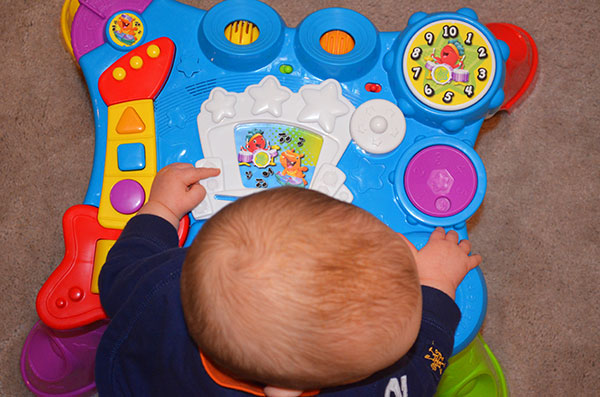 Glittery Giraffe: Toy Review: Playskool Rocktivity Music Skool Table