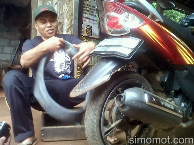 Kisah Dan Cerita Inspirasi: Tukang Tambal Banpun Bisa Jadi Anggota Dewan