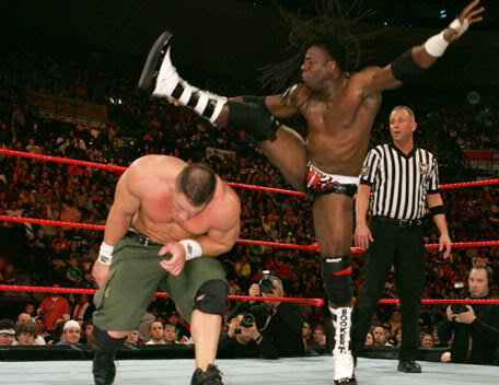 القبضة الحديدية: أقوى الركلات في تاريخ WWE