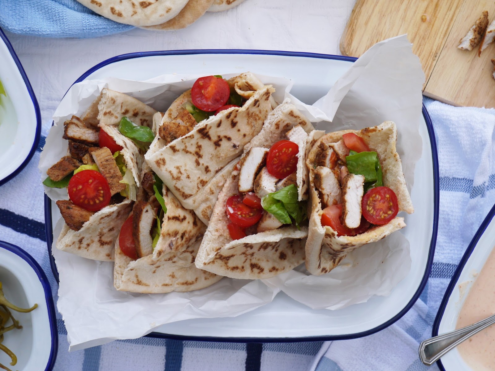 This Muslim Girl Bakes: Chicken Pittas with Spicy Garlic Sauce.