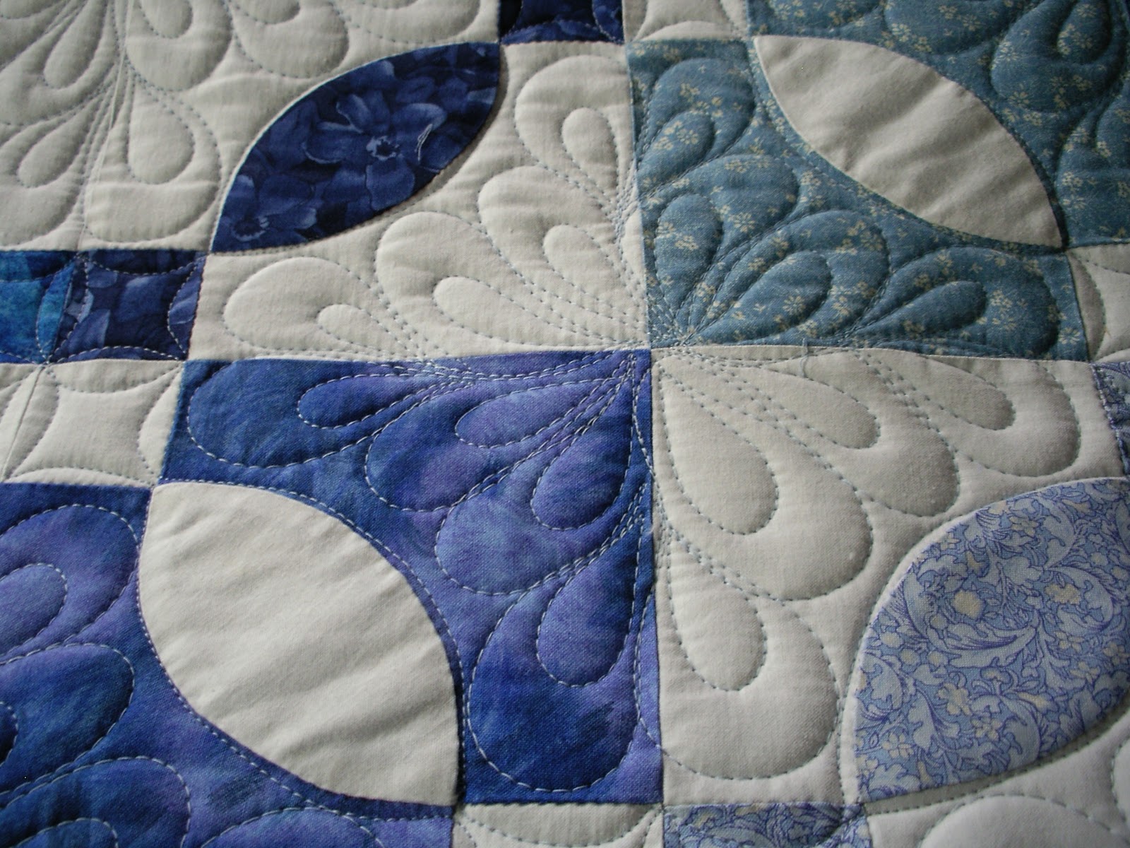Linda's Quiltmania: Paulette's Lover's Knot Quilt