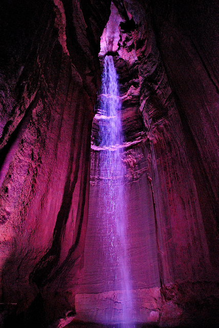 An underground waterfall 45 meters high, in the U.S