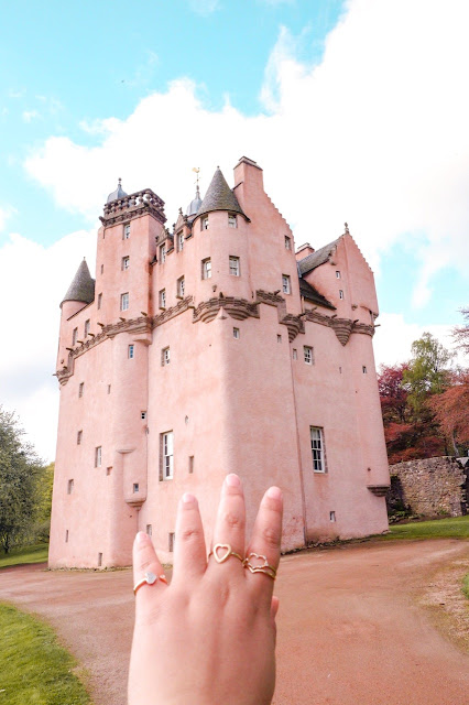 (Scotland) Craigievar Castle: a dreamy pink Scottish castle | Hola Aquila
