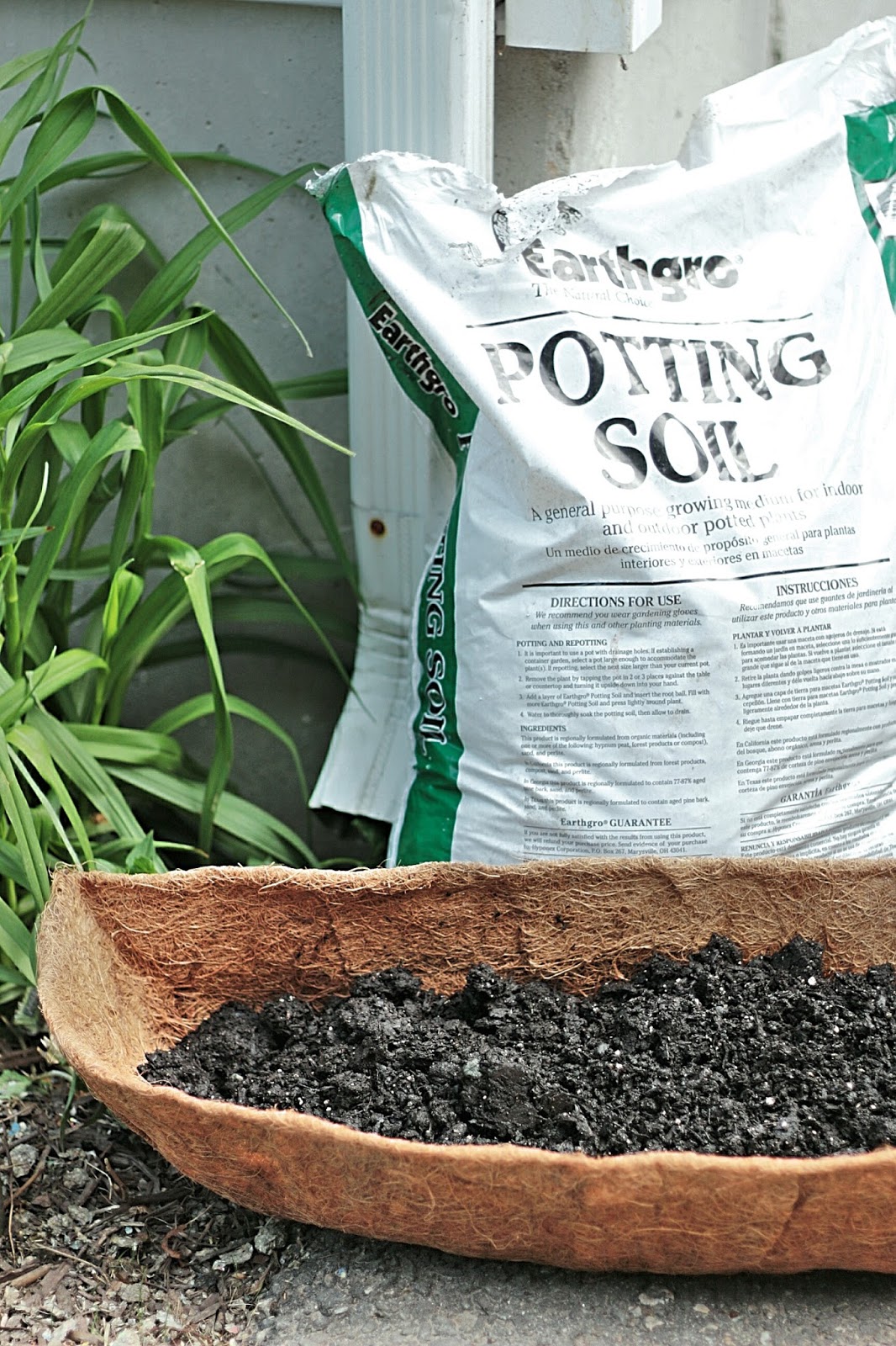 Our Backyard: Quick and Easy FULL Window Boxes - Made by Carli