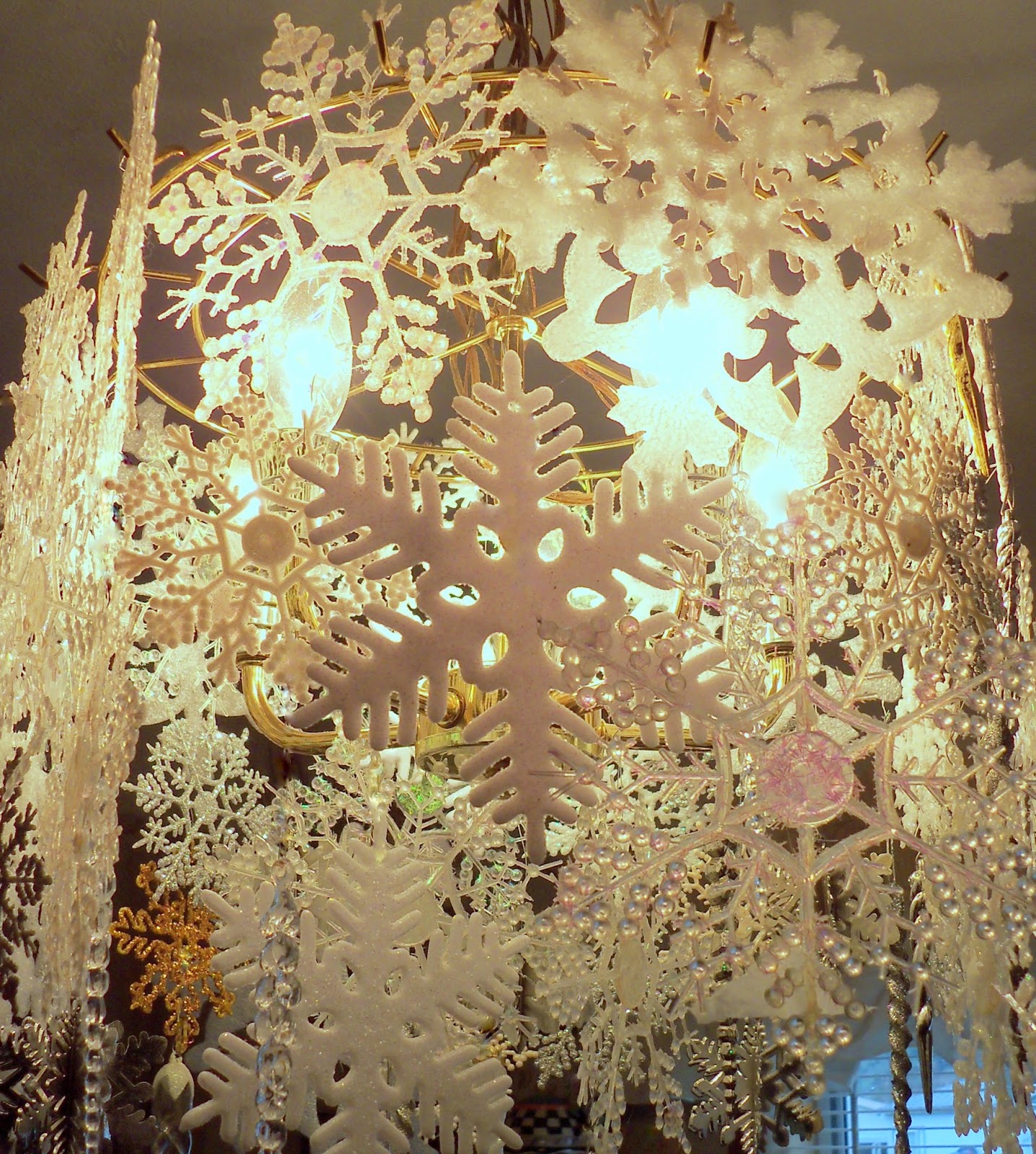 Make The Best of Things: Glittery Silvery Snowflake Chandelier DIY