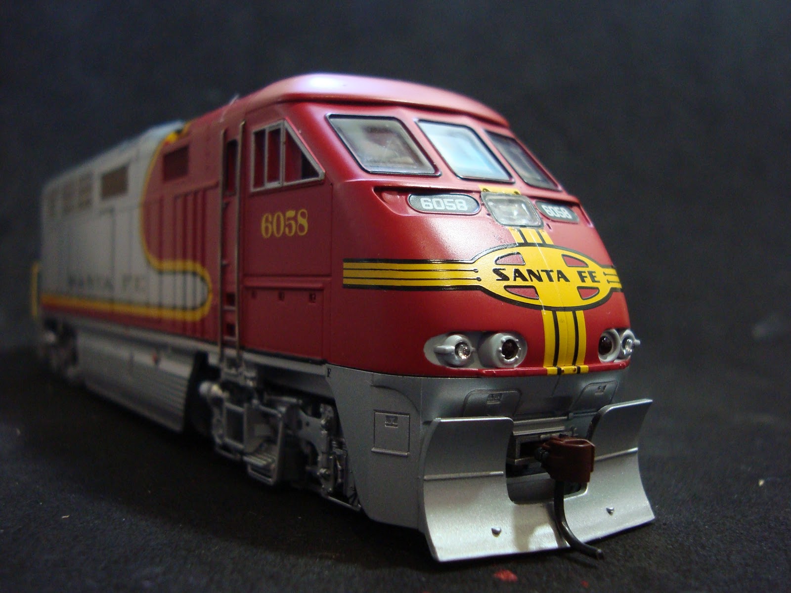 SFTRENS Ferromodelismo HO DCC: Locomotiva EMD F59PHI SANTA FE 6058 ...