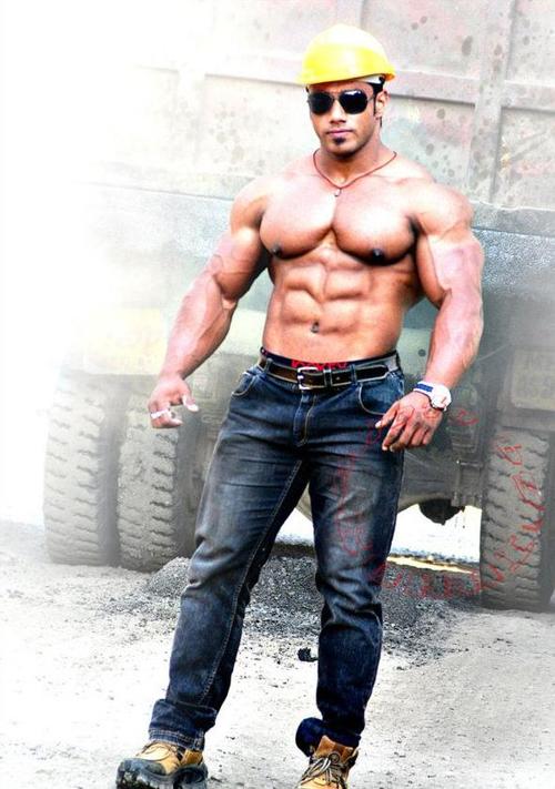 Sangram Chougule bodybuilder with nana patekar