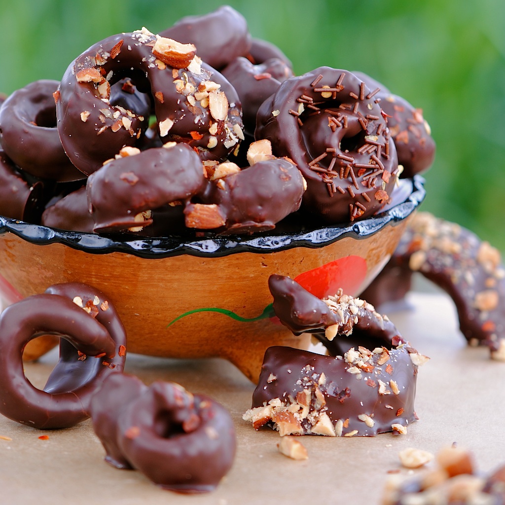 JULES FOOD...: Chocolate Covered Chicharrones