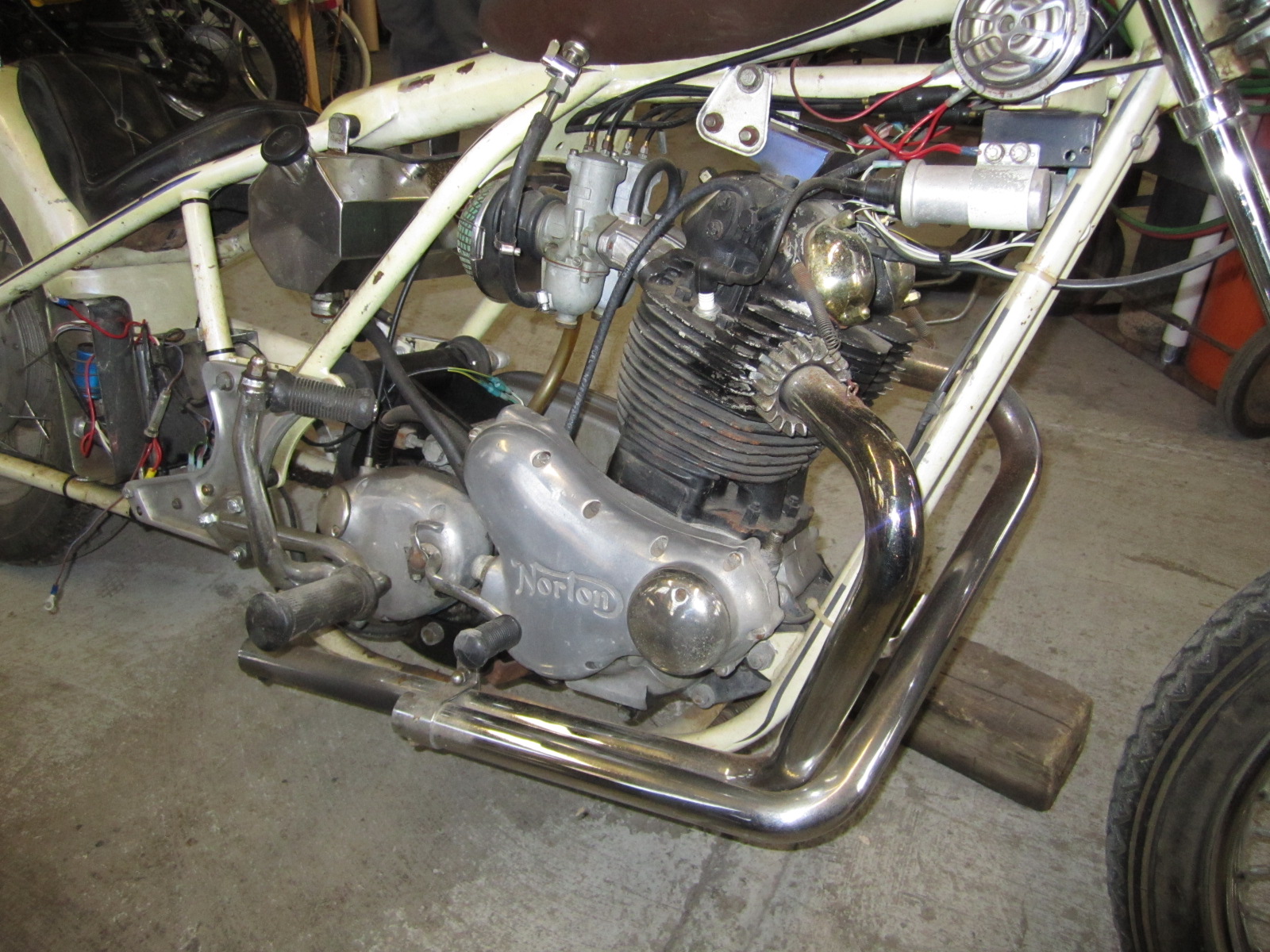 FRONT ST CYCLE: 1974 Norton Commando Chopper