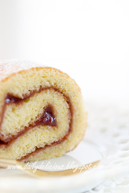 dailydelicious thai: Simple Jam Roll: Easy delicious roll