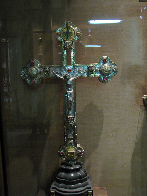 The Bell Curve of Life: Rome: Vatican Museum - Religious Artifacts