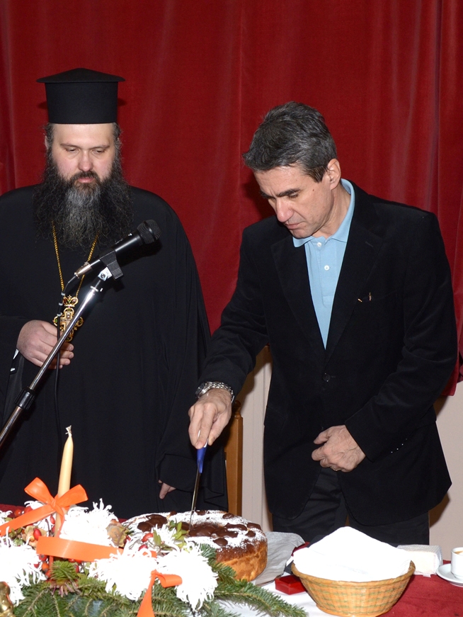 ΙΣΤΟΓΡΑΦΟΣ: O YΠΟΥΡΓΟΣ ΥΓΕΙΑΣ ΕΚΟΨΕ ΤΗΝ ΠΙΤΑ ΤΟΥ ΙΔΡΥΜΑΤΟΣ ΄΄ΠΑΝΑΓΙΑ Η ...