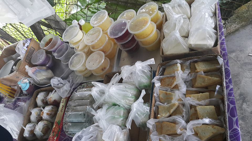 Pujut 3A Miri, Mini Food Stall Below a Tree - Miri Food Sharing
